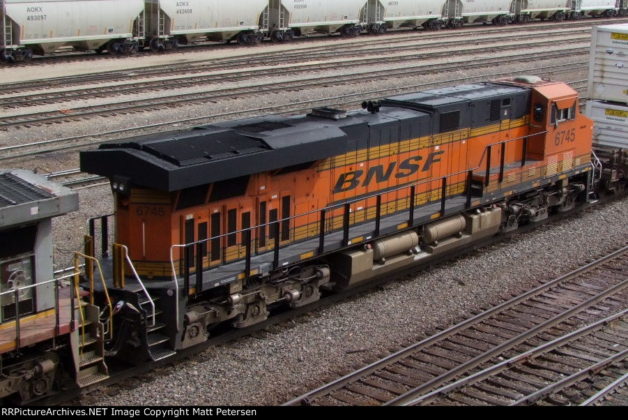 BNSF 6745